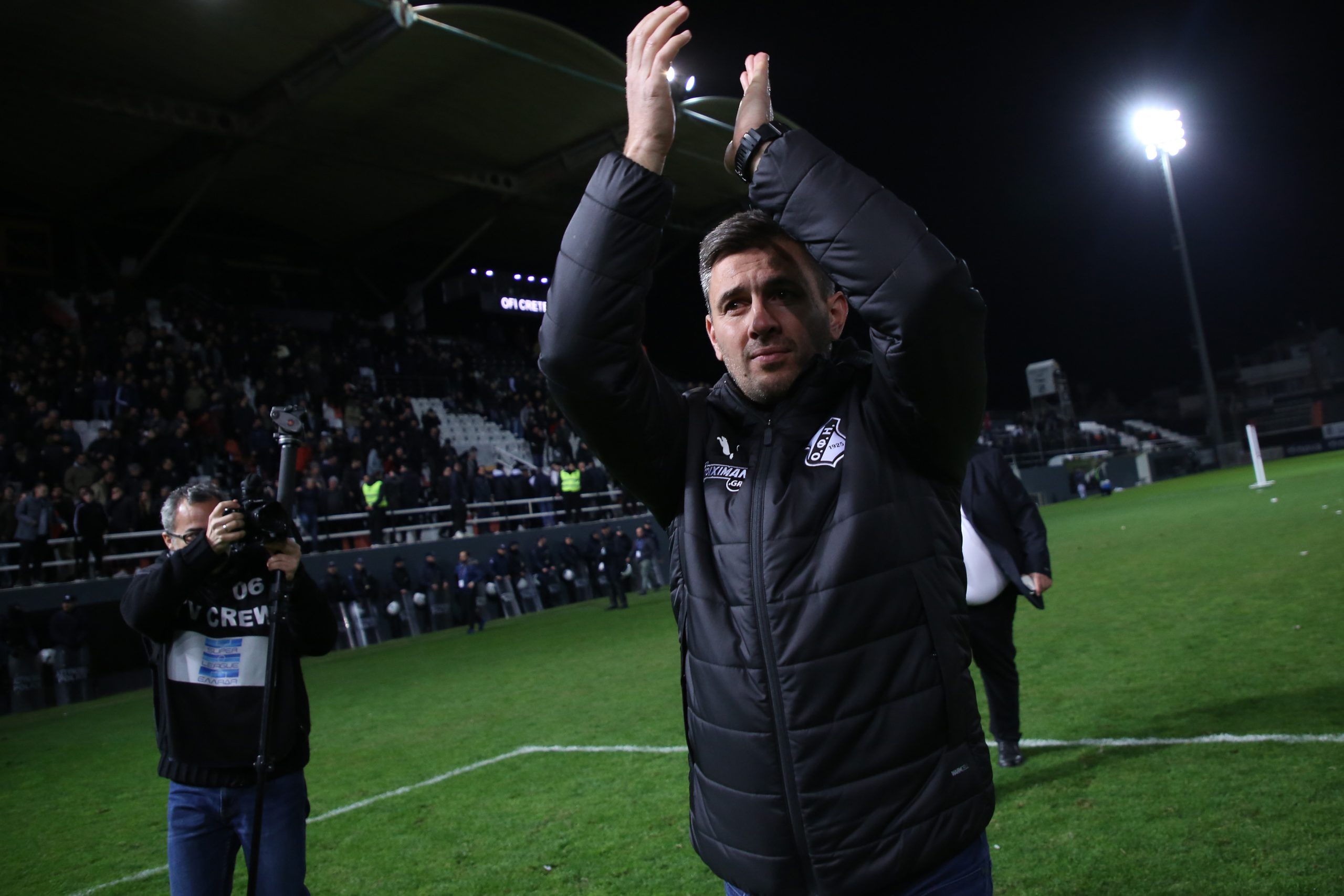 40 ημέρες καραντίνας για τον Σίμο: Καθημερινά τετ α τετ με τους παίκτες ...