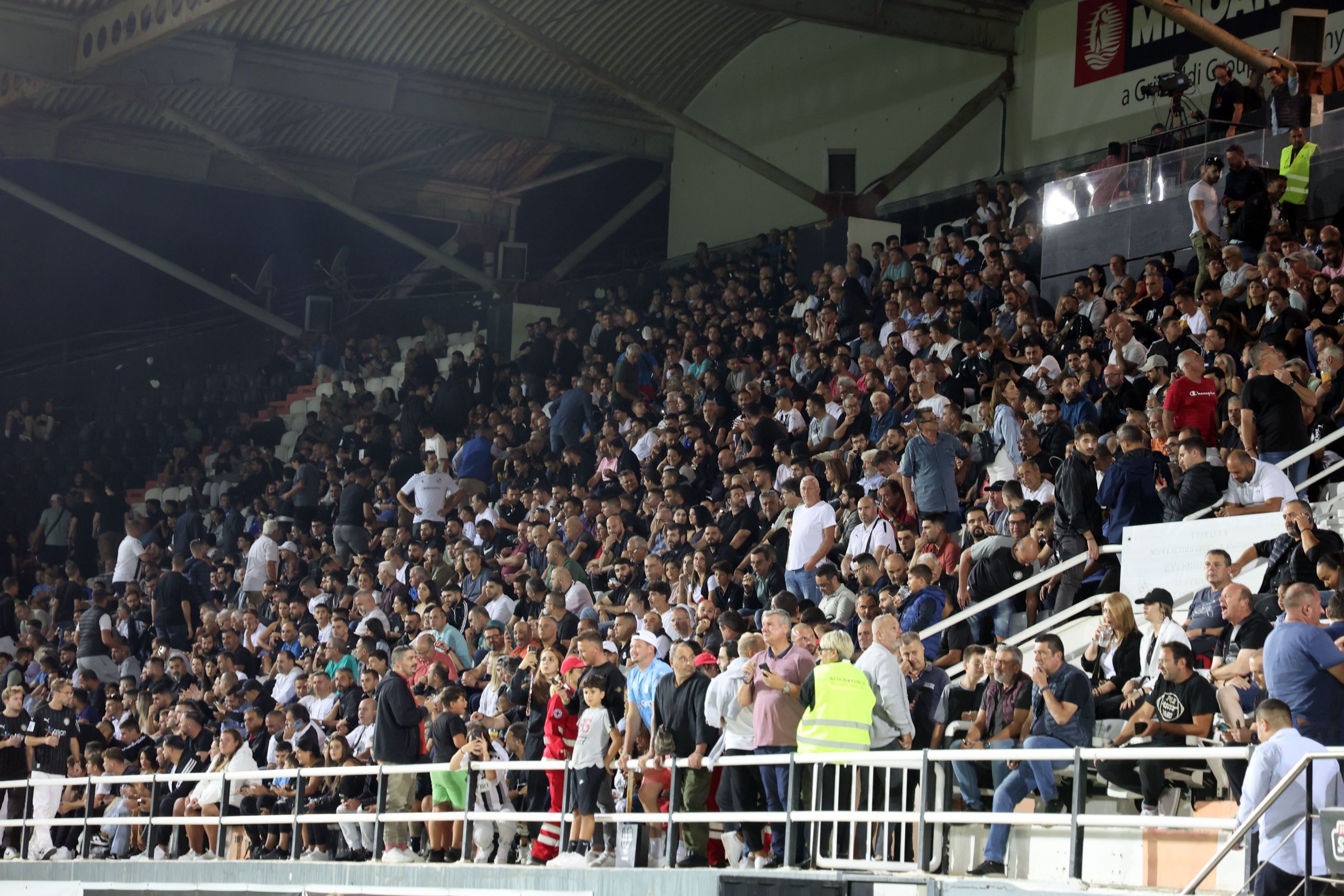ΚΑΜΙΝΙ ΤΟ ΓΕΝΤΙ ΚΟΥΛΕ: Εξαφανίζονται τα εισιτήρια - Θέμα λεπτών να ...