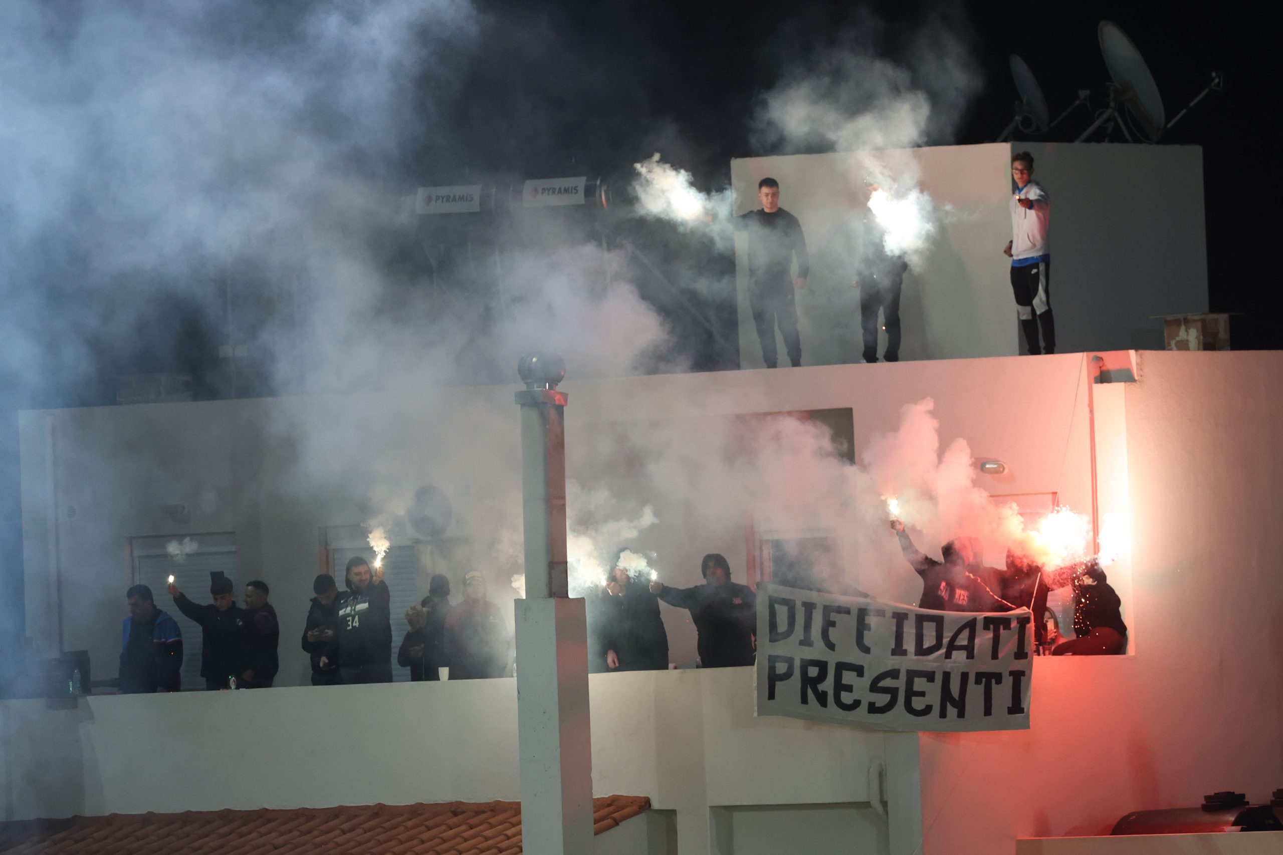 Φίλαθλοι του ΟΦΗ έκαναν... Θύρα 4 μπαλκόνι δίπλα στο "Γεντί Κουλέ ...