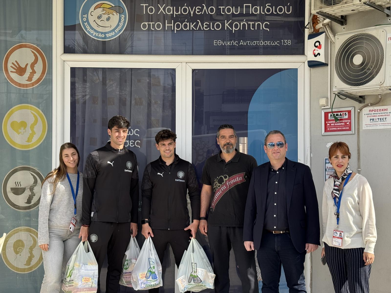 O ΟΦΗ με έναν αγνό Ομιλίτη, τον Μιχάλη Μπουλούκα στηρίζουν το "Χαμόγελο ...